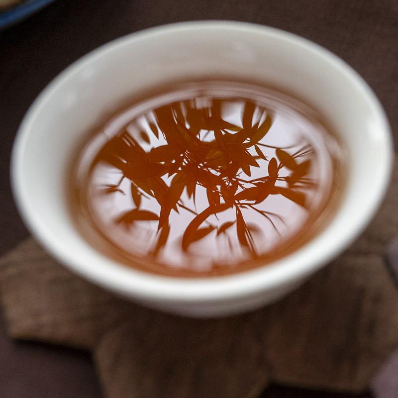 2005 Spring loose semi raw gushu puerh from Menghai region weight 20 gr